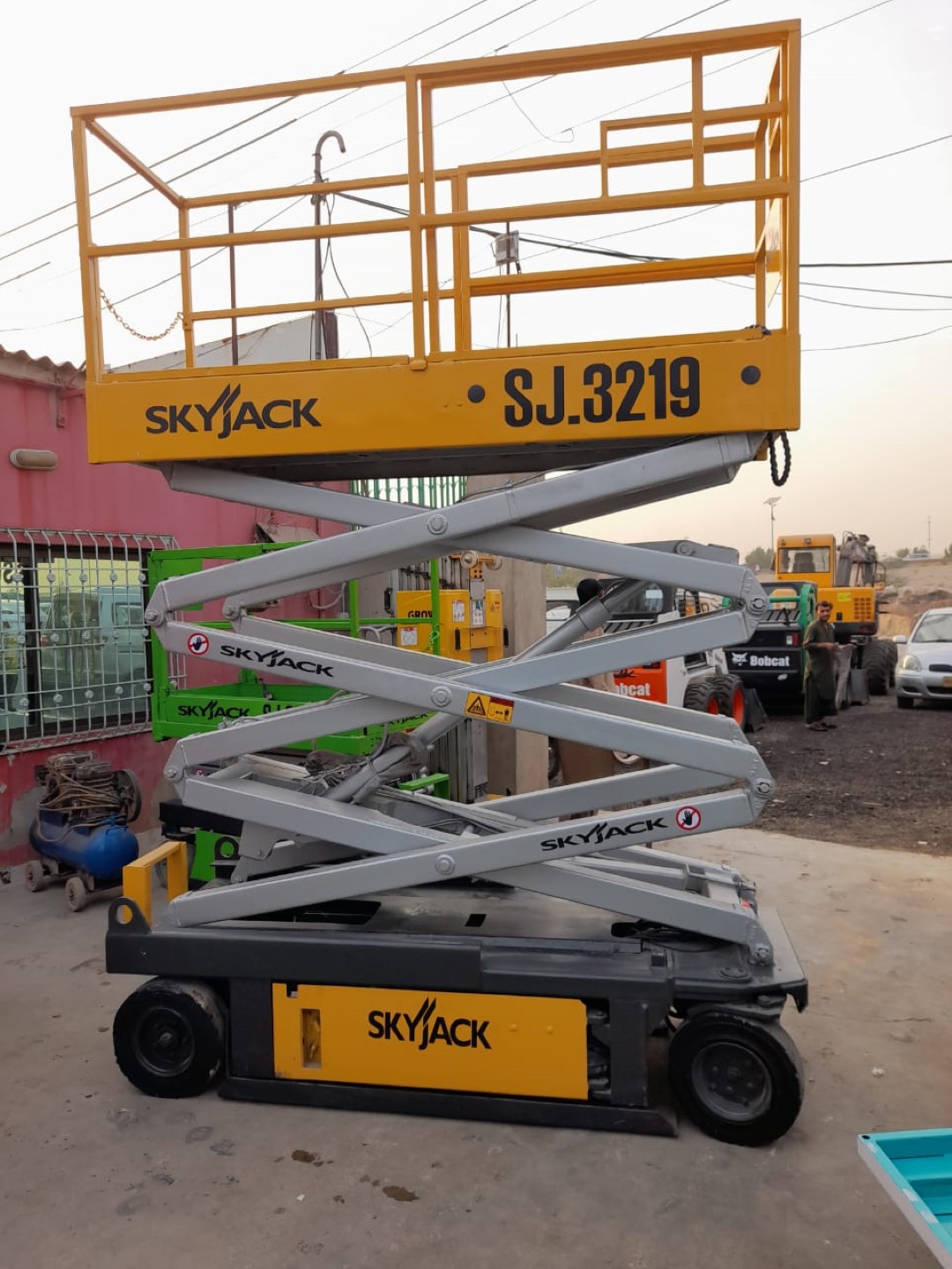 Scissor Lifts – Rafiq Brothers – Heavy Equipment Sales & Rentals